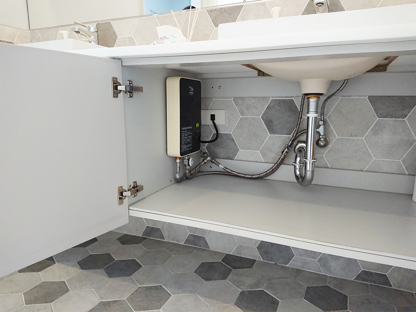 QR-001A｜數位恆溫電熱水器｜2020台灣精品－REWATT綠瓦