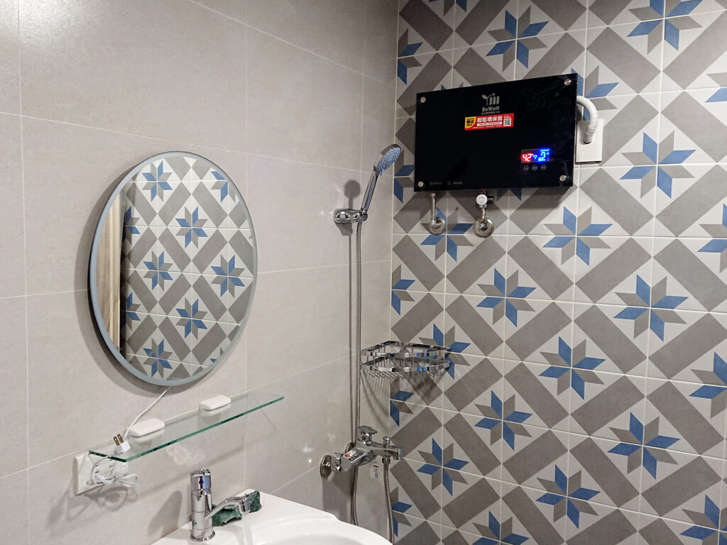 QR1019｜數位恆溫電熱水器｜2021台灣精品｜Rewatt 綠瓦